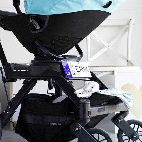 Nummerplade til barnevogn med navn og fødselsdato | Wanapix